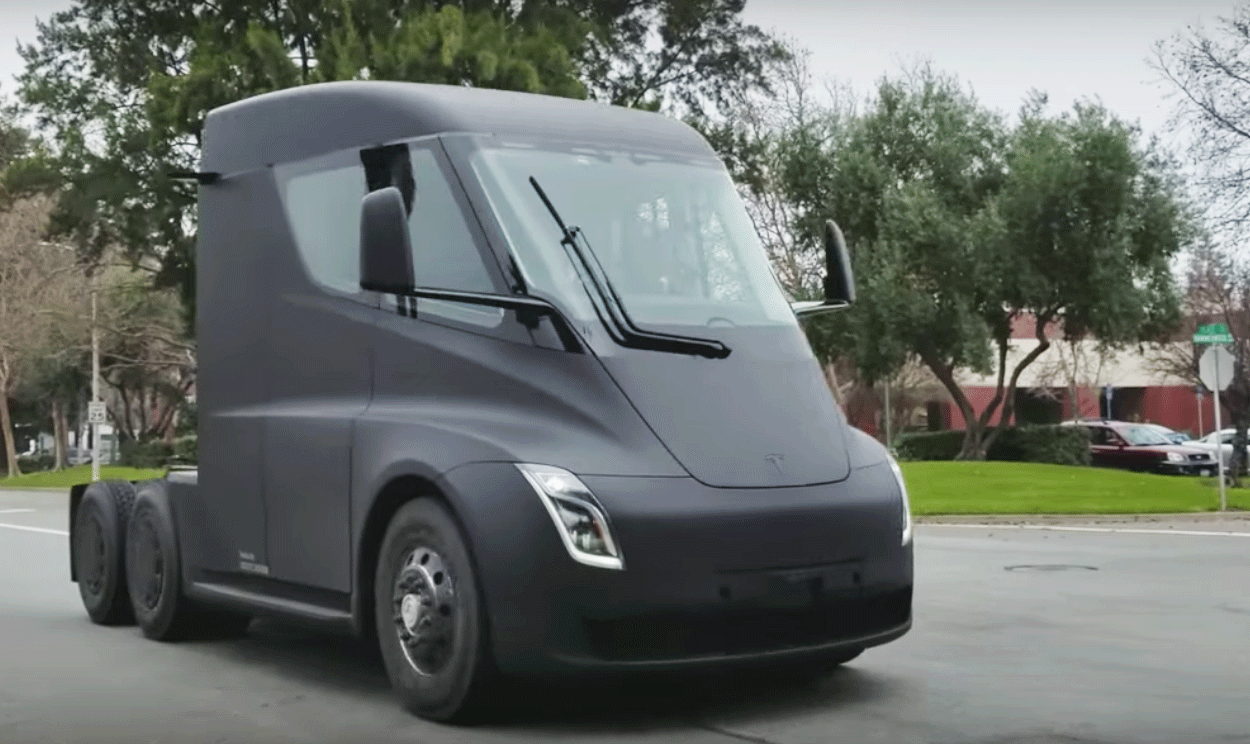 Här testas Teslas lastbil Semi ute i trafiken