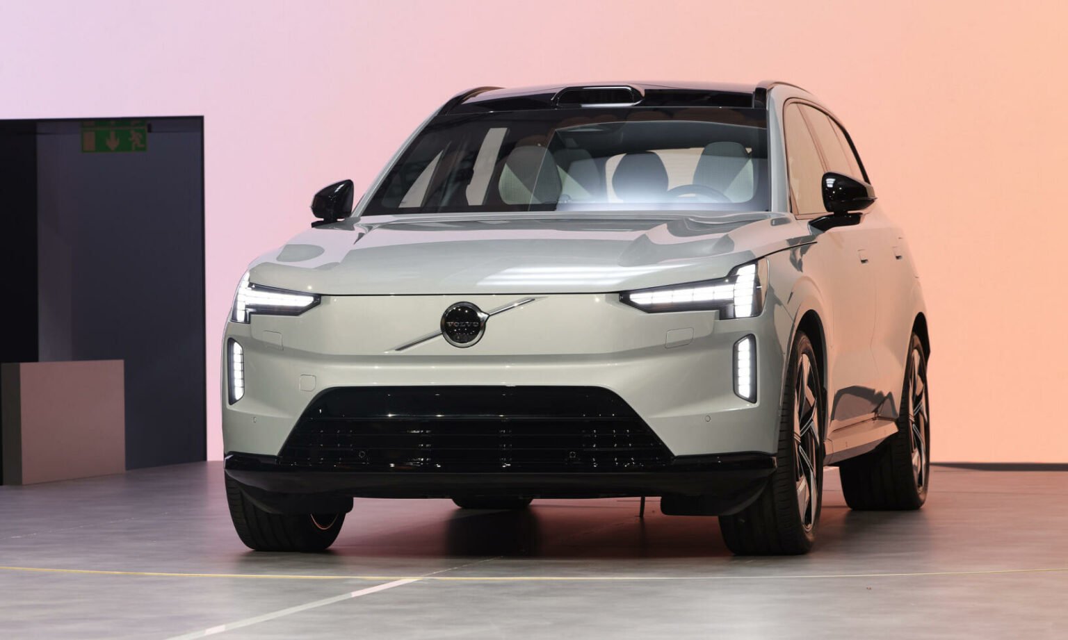 Volvo EX90 officiell – fakta, pris och bilder