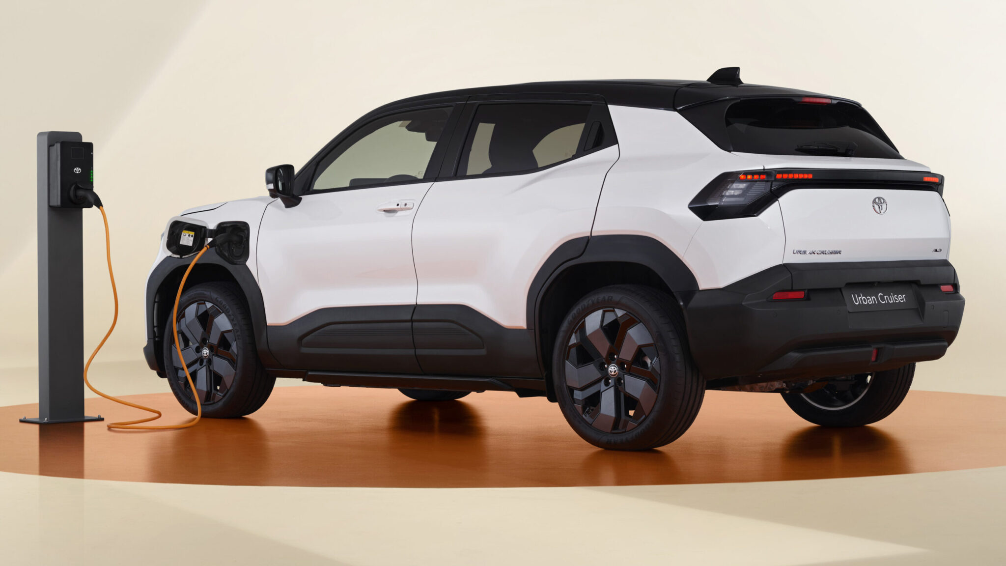 Ny elbil: Toyota Urban Cruiser – säljs med AWD