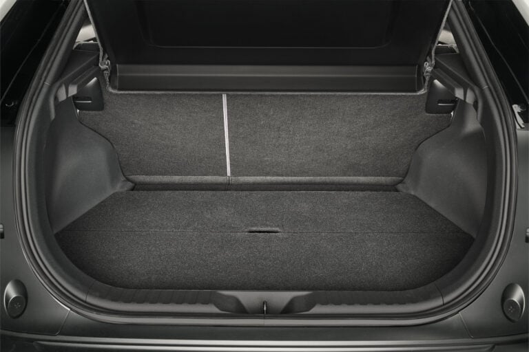 Toyota C-HR+ officiell – 60 mils räckvidd och lång garanti