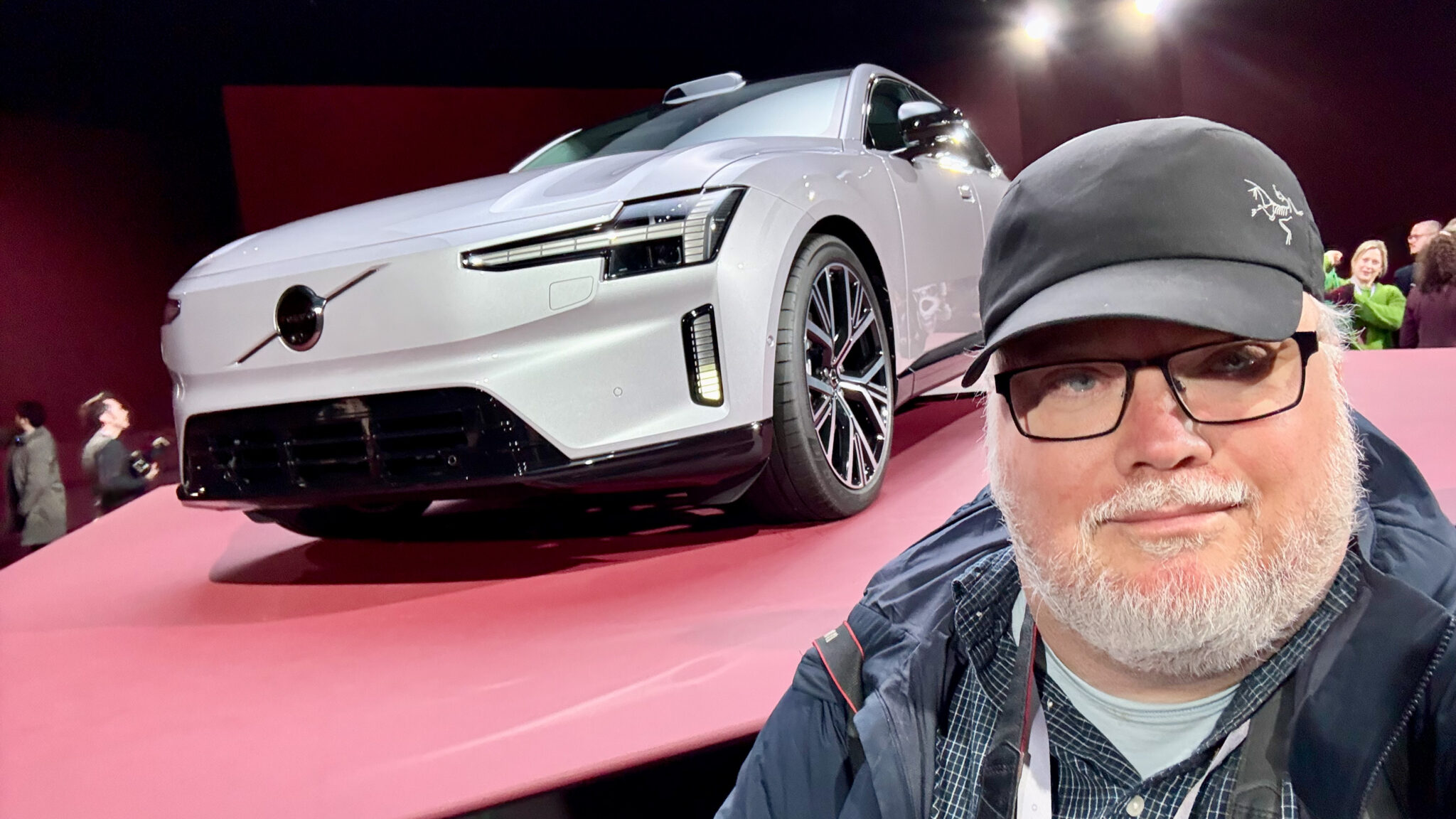 Vi kollar in Volvo ES90 – missarna och de snygga detaljerna