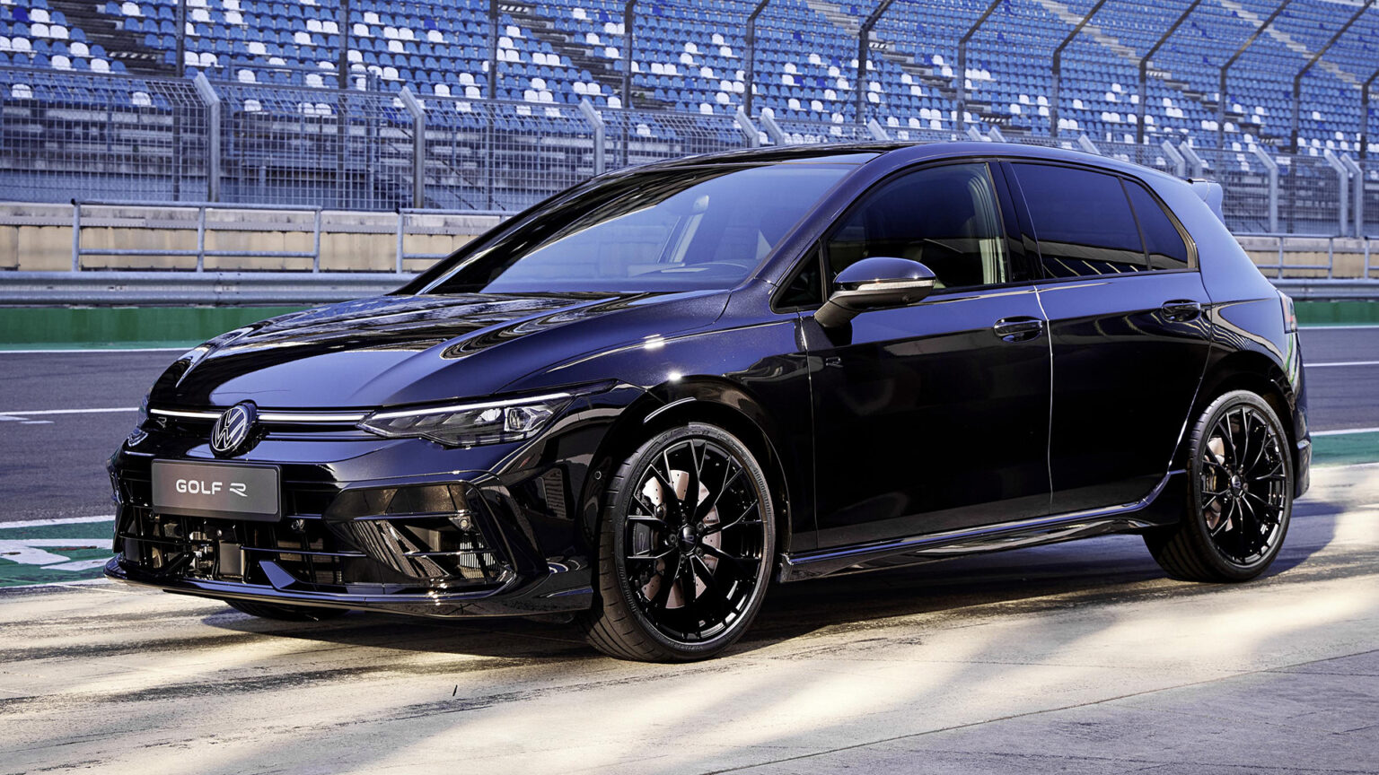 VW Golf R avslutar stort – får Audis grymma RS-motor